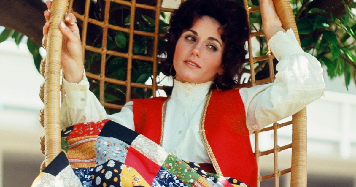 10 of the Cringe-Worthy Fashion Trends of the 1970s and 1980s ~ Vintage ...