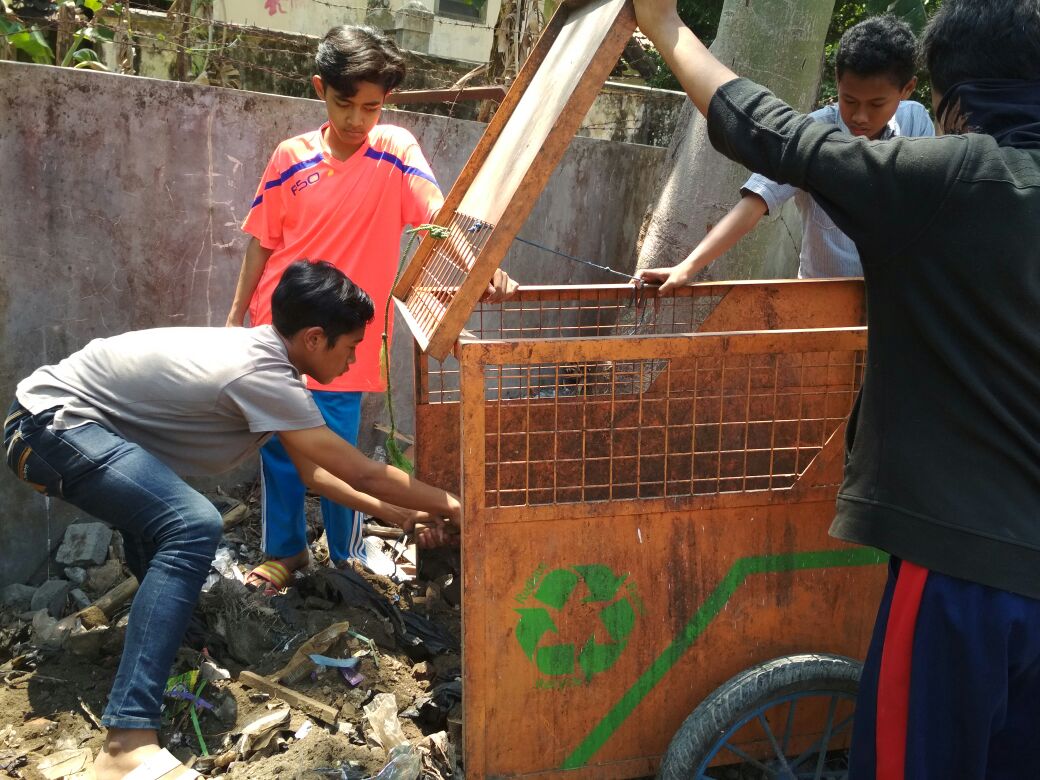 BERSIH-BERSIH DALAM RANGKA PERPINDAHAN BLC TELKOM KLATEN - Sita Anggia ...