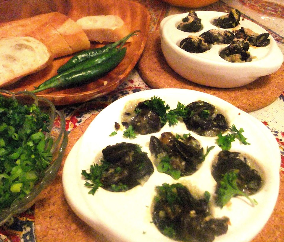 Susan's Savour-It!: Sautéed Escargots and Mushrooms in Butter, White ...