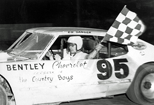 Midwest Racing Archives: 1976 - Sanger wins Mid-Season Tunis Title