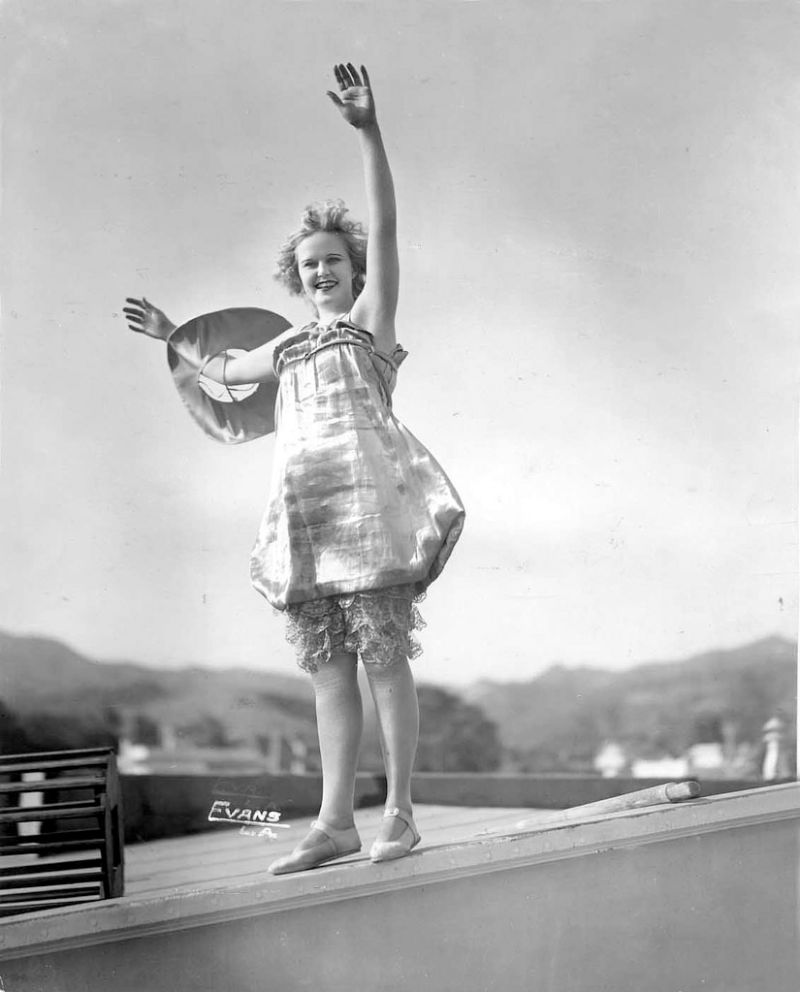 Pictures of Mack Sennett's Bathing Beauties From Between the 1910s and ...