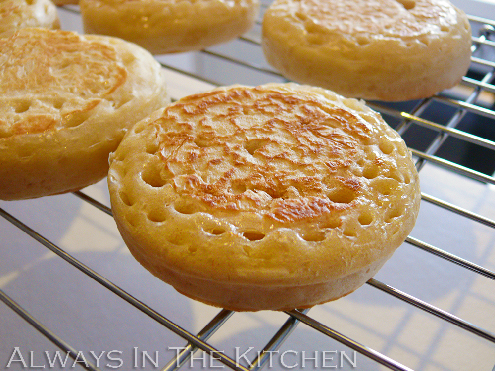 Dawna in the Kitchen: Crumpets