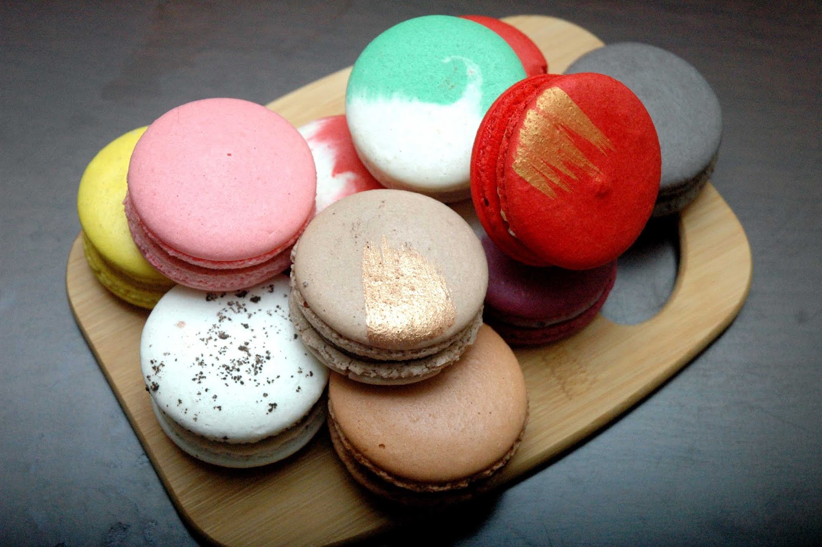 DUDE FOR FOOD: Macaron or Macaroon? It's A French Thing...