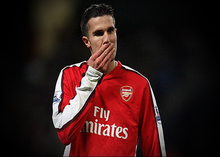 Football News: Robin van Persie goes to Manchester United