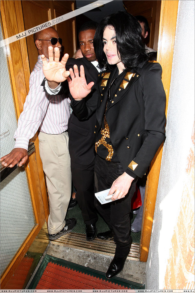 Fotos de Michael Jackson em visita ao médico (37 Imagens) | 15 de Maio ...