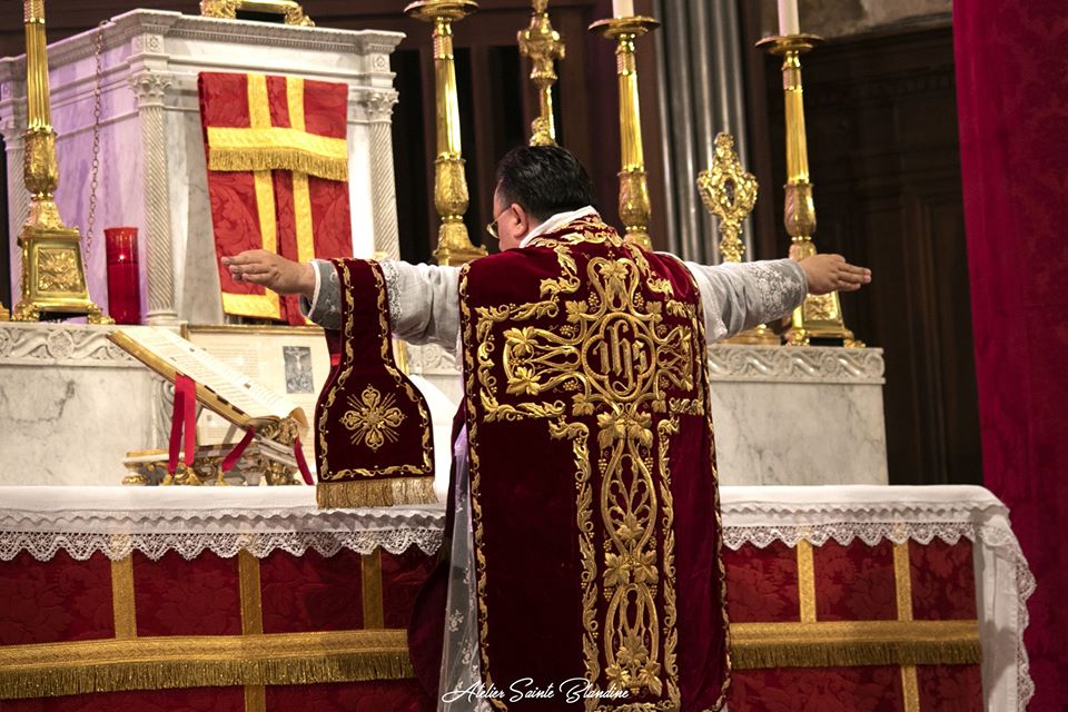 New Liturgical Movement: A Recent Solemn Mass in the Rite of Lyon