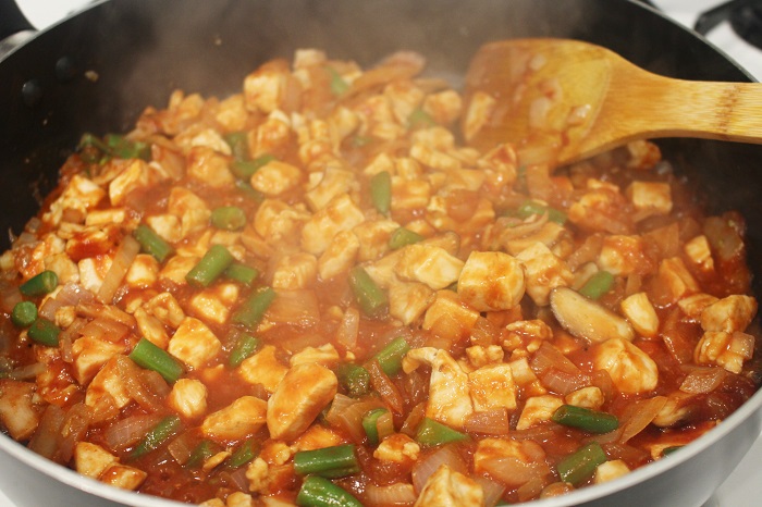 How to Cook Omurice, a Japanese Omelette Stuffed with Rice (Cook Like a ...