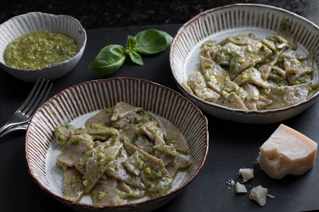 mani in pasta: Testaroli al pesto