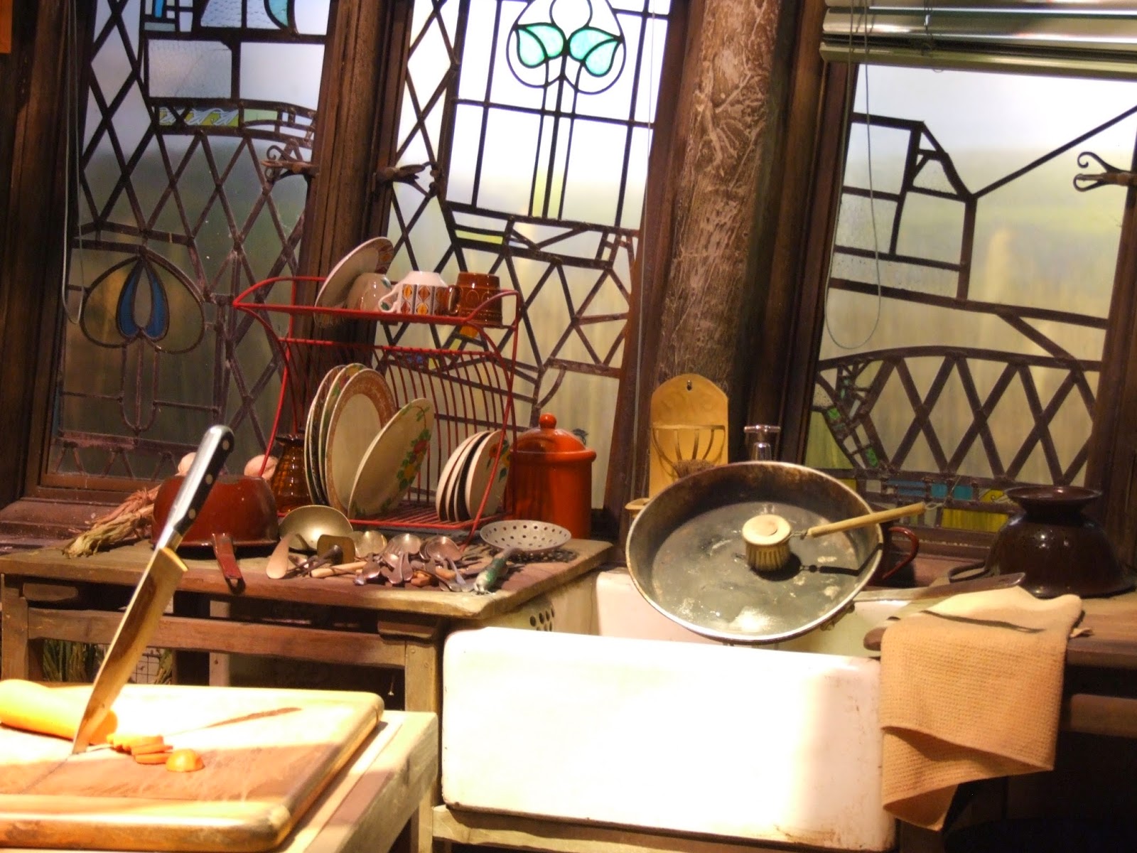 Tiny Treasures: Harry Potter Studio Tour ~ The Weasleys Kitchen At The ...