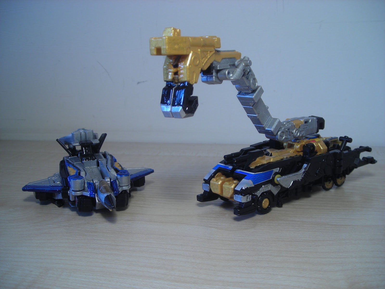 My Shiny Toy Robots: Toybox REVIEW: Tokumei Sentai Go-Busters minipla ...