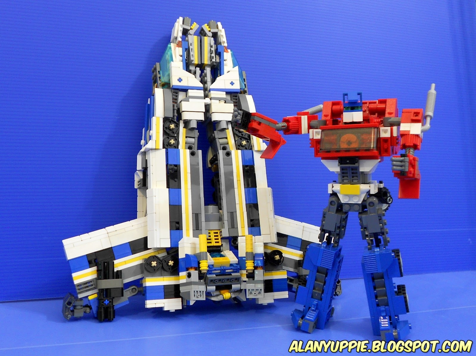 Alanyuppie's LEGO Transformers: LEGO Triple Changer Railrazor Part 1 of ...