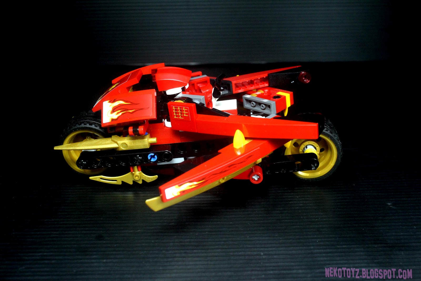 Neko Toyz: Lego 9441 Ninjago Kai's Blade Cycle Review