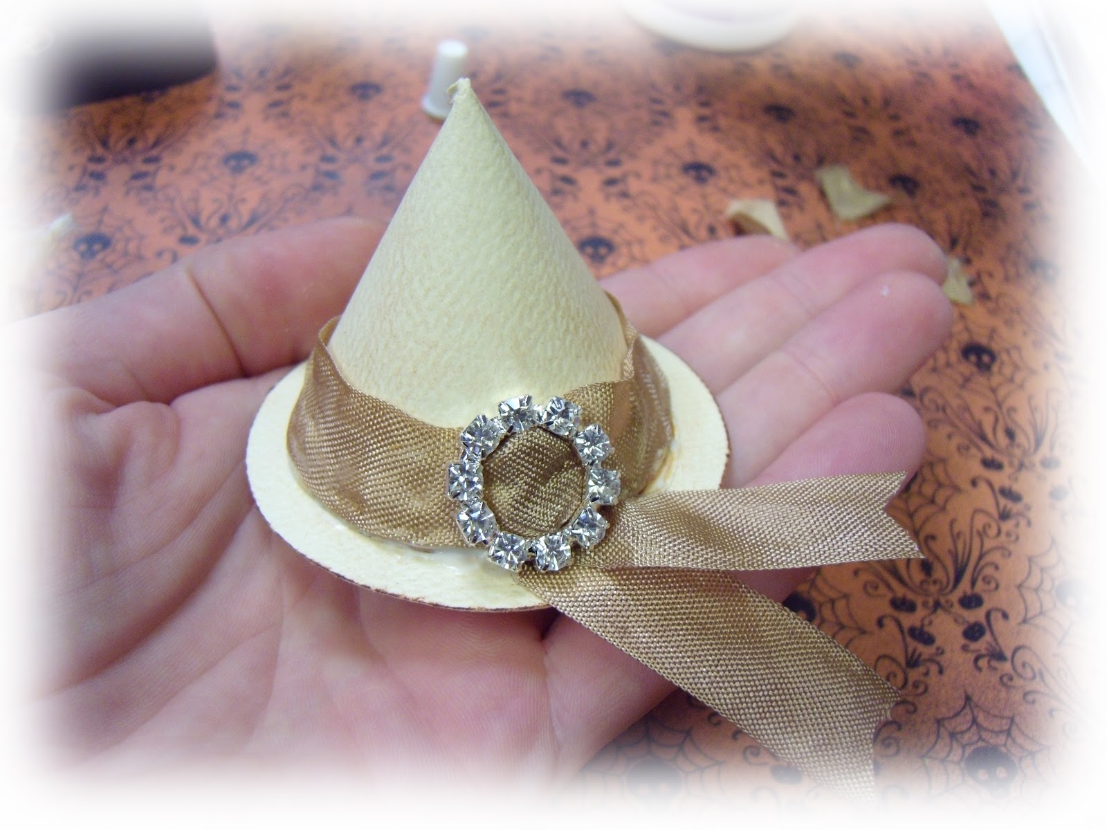 Glitter Tart Designs: Vintage Witch Nut Cup ~ Tutorial