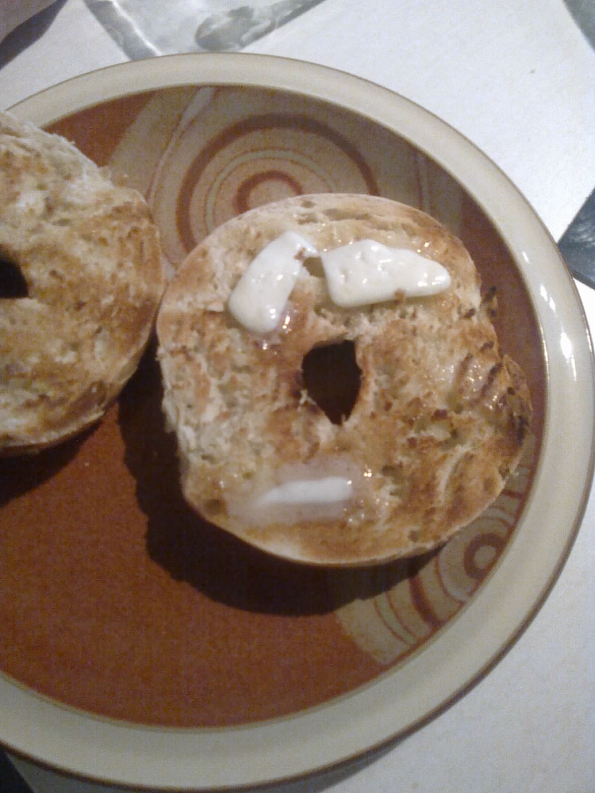 Stuff With Faces: Buttered Bagel Face