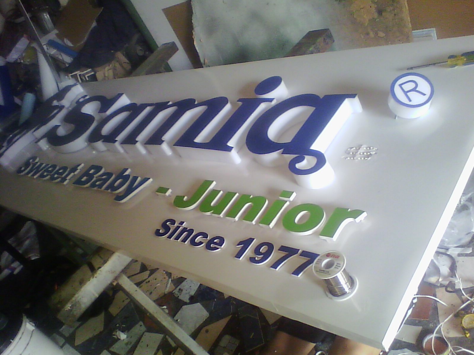 ROTULACION COMERCIAL: rotulo de samia en acrilico lechoso con luz LED