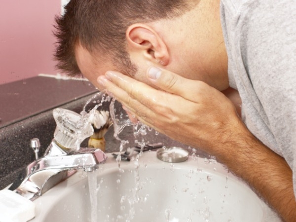 Human Health and Care: Mobile phone screen causes eyes problems