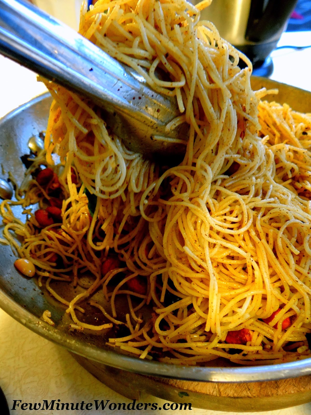 Puliyodharai Sevai/ Rice Sticks With Puliyodharai - Few Minute Wonders