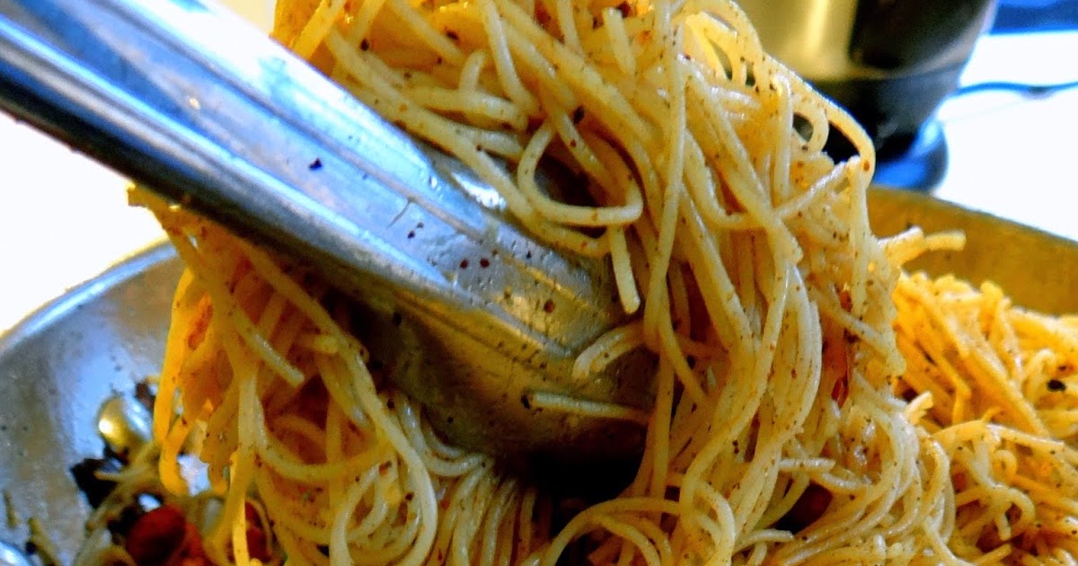 Puliyodharai Sevai/ Rice Sticks With Puliyodharai - Few Minute Wonders