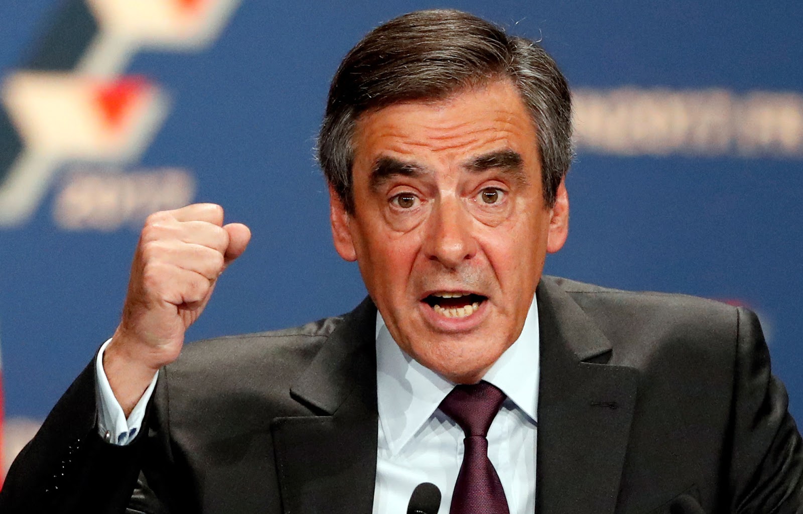 Jehlice revue: Prezidentský kandidát Fillon v posledním tažení