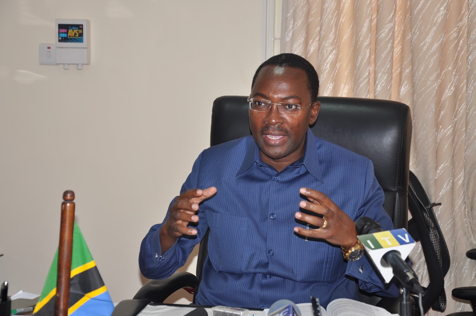 Rais Magufuli amtumbua Mtendaji Mkuu Shirika la Elimu Kibaha | EMMANUEL ...