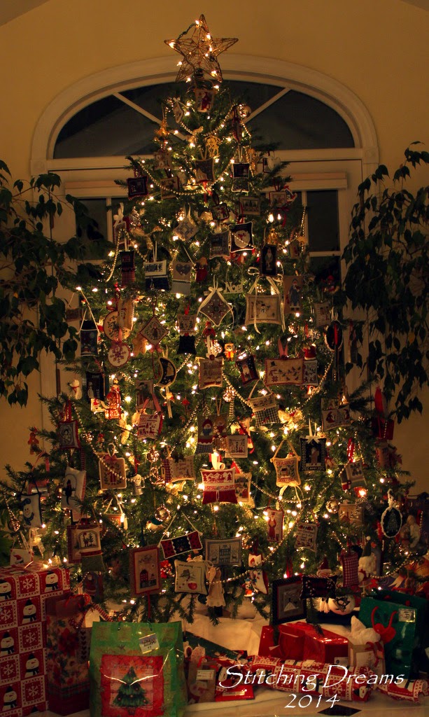 Stitching Dreams: O Christmas Tree