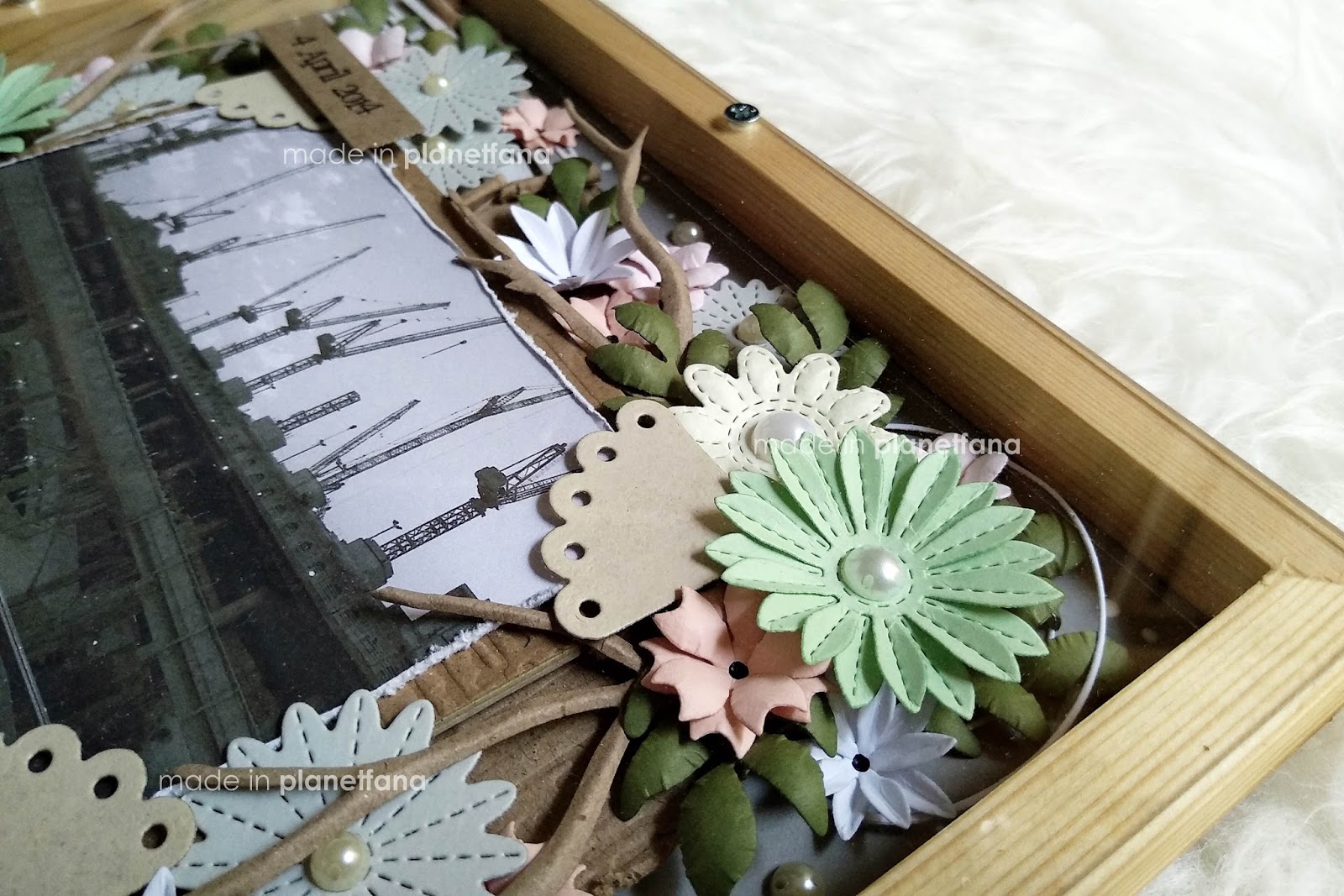 scrapbook frame #117 - made in planetfana