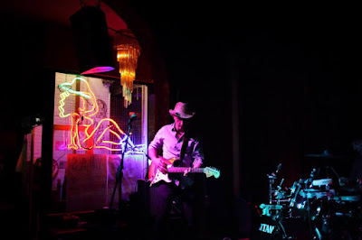 The Blog That Celebrates Itself: Many ways in . . . . . . one way out ...