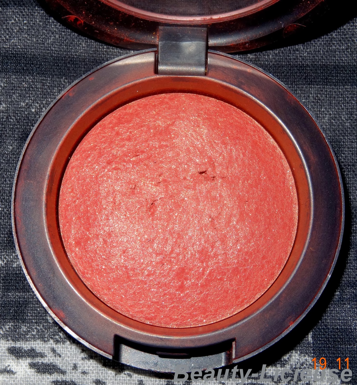 5 blushs adaptés à toutes les carnations....claires comme foncées ...