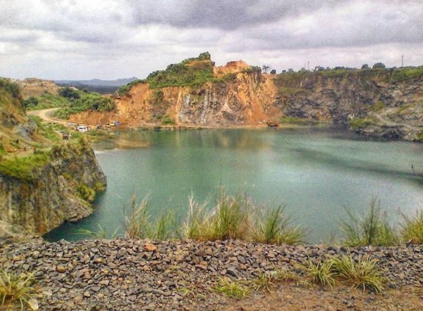 Tempat Wisata Danau Quarry Eks Pertambangan Batu
