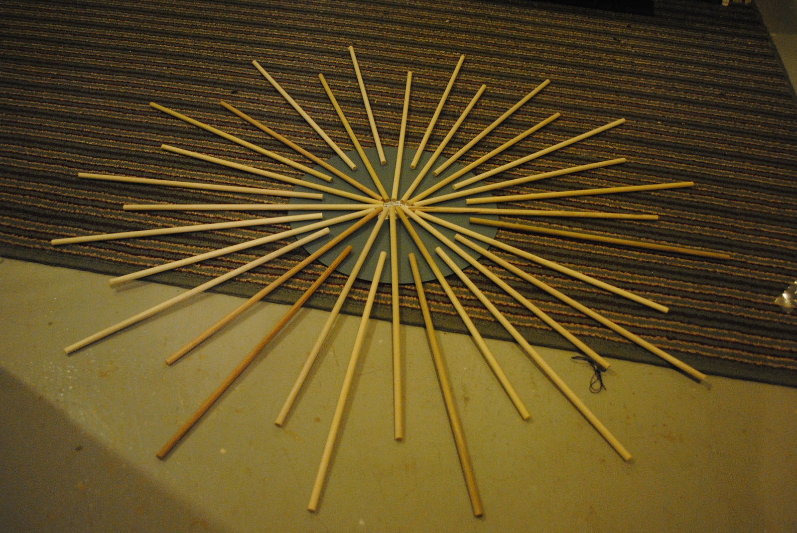 The Funky Junkie: DIY Sunburst Mirror