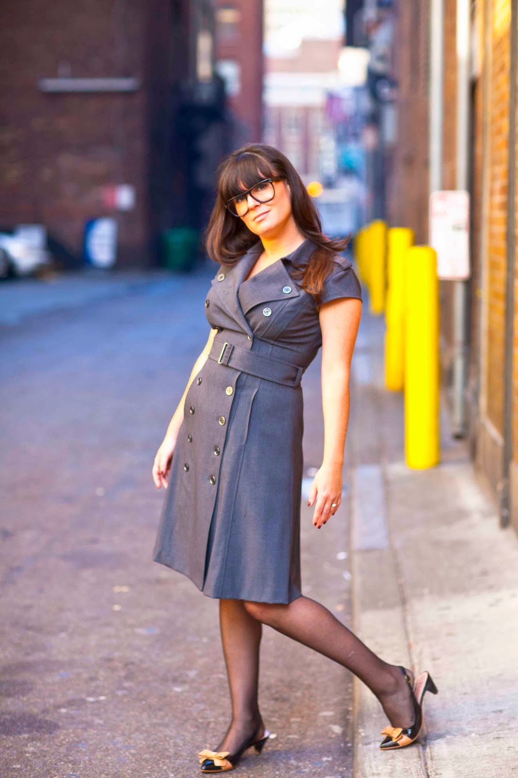 Street Gazing: Street Gazing... Sexy secretary style.