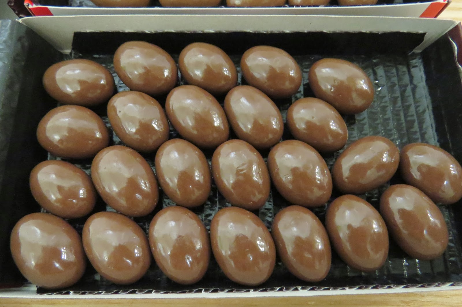 Japanese Almond Chocolate - Meiji, Lotte and Glico | It has grown on me!