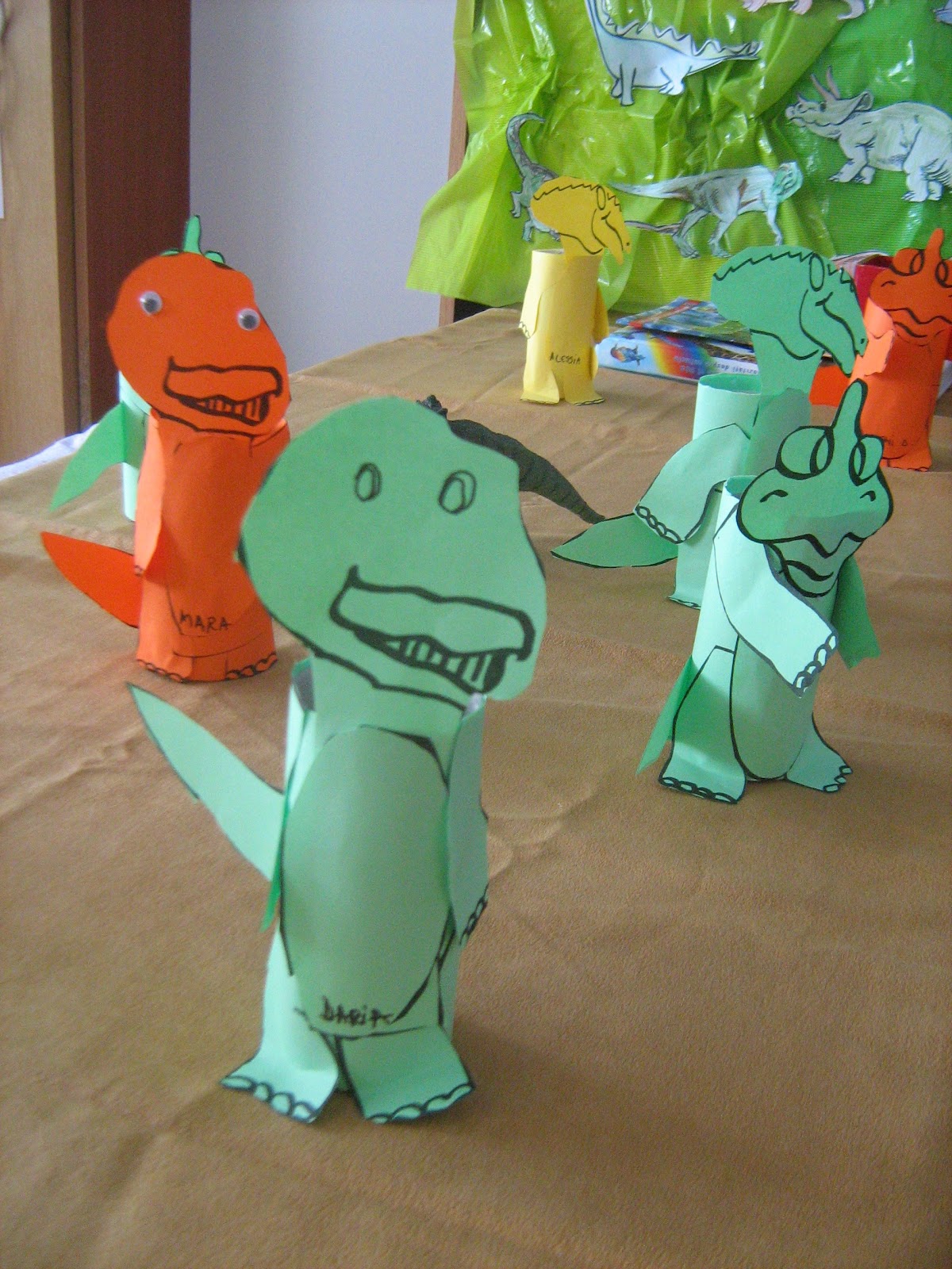 GRADINIŢA MEA IUBITĂ: DINOZAURI- DINOZAURI