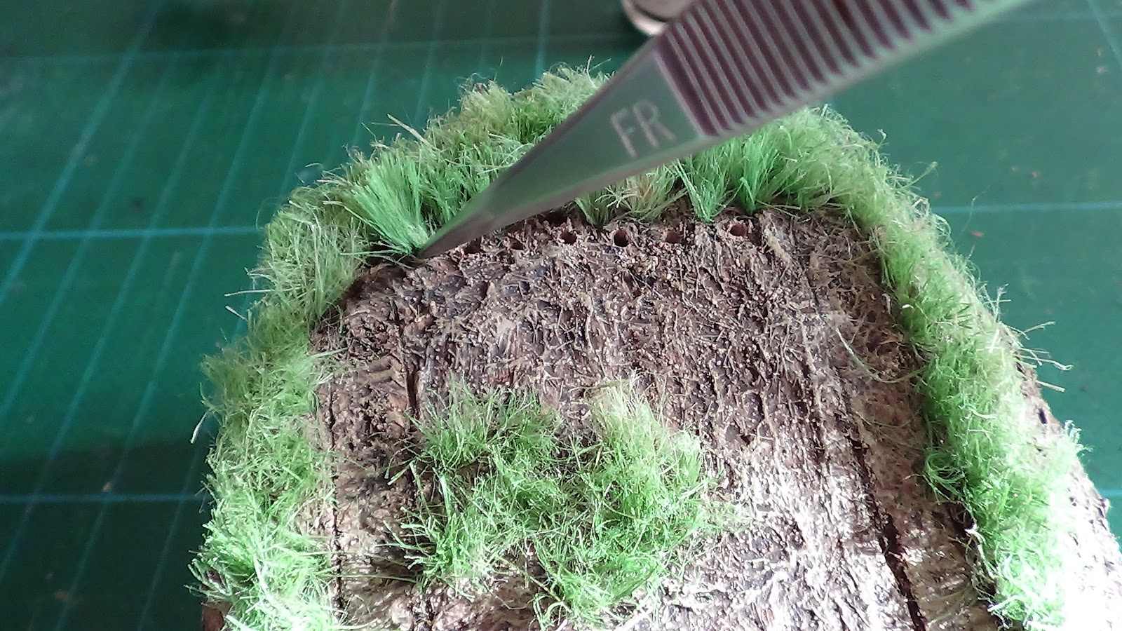 Size's military scale models: How to make grass in 1/35th scale?