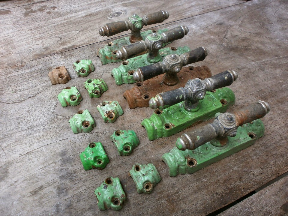 Antikpisan: 5 Buah Spanyolet Antik Full Ukir Motif Art Nouveau