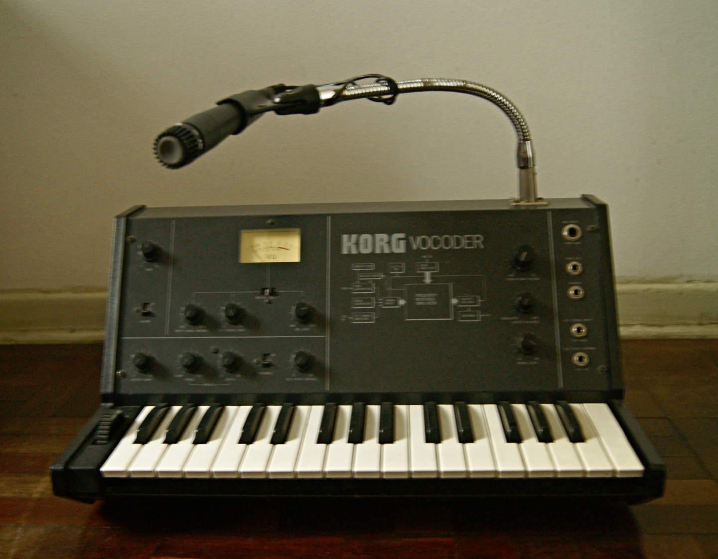 Astronauta Pinguim: Korg VC-10 vocoder (text in english)