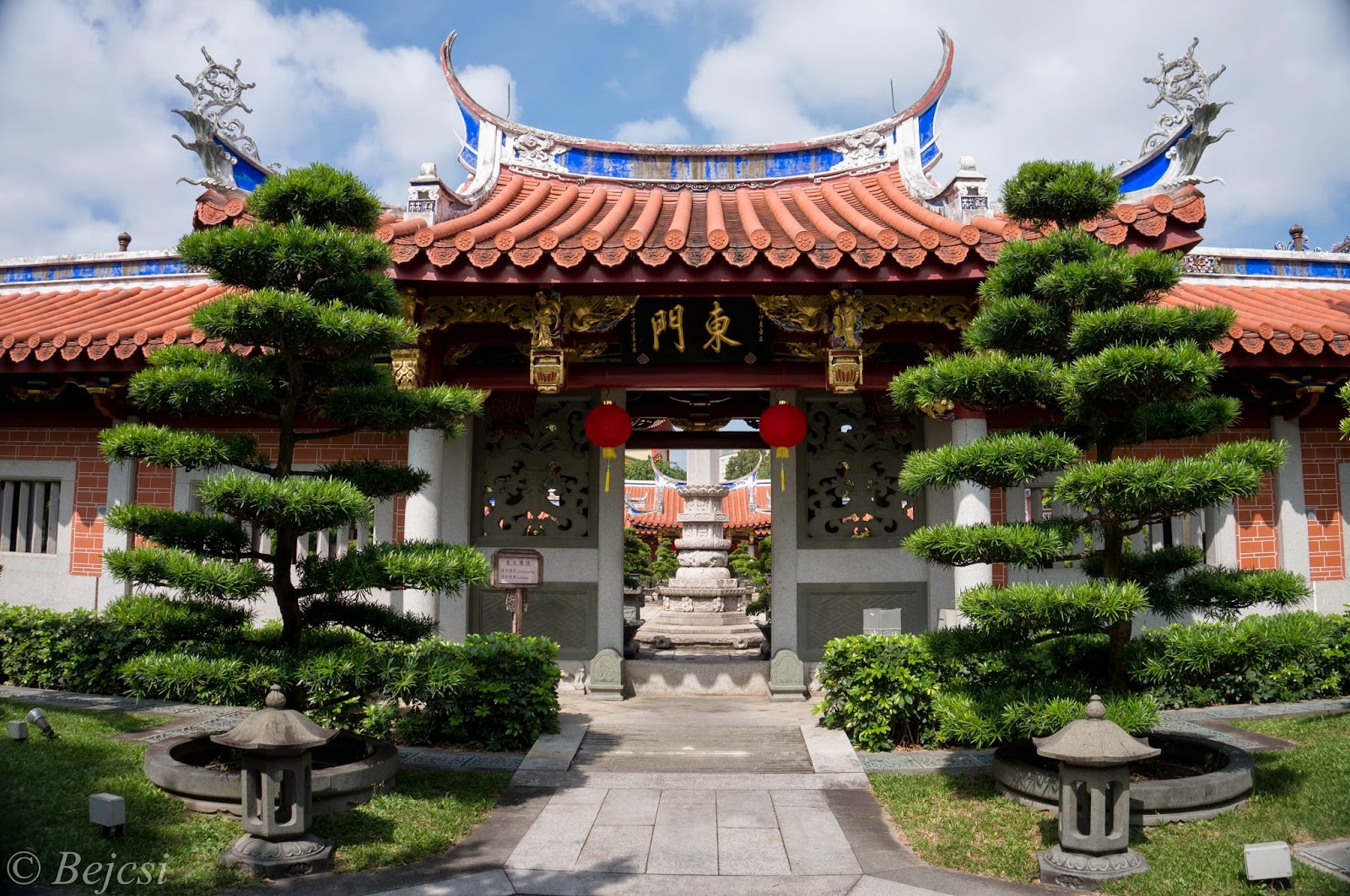 Temple Tour: Lian Shan Shuang Lin Monastery | Adventures of Bejcsi