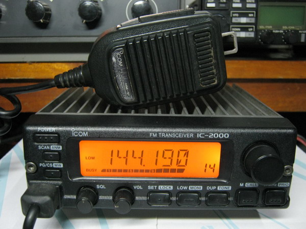 MEDAN RADIO: Icom IC-2000