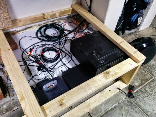 A Basement Room Turned Into An Awesome DIY Home Cinema (51 pics ...