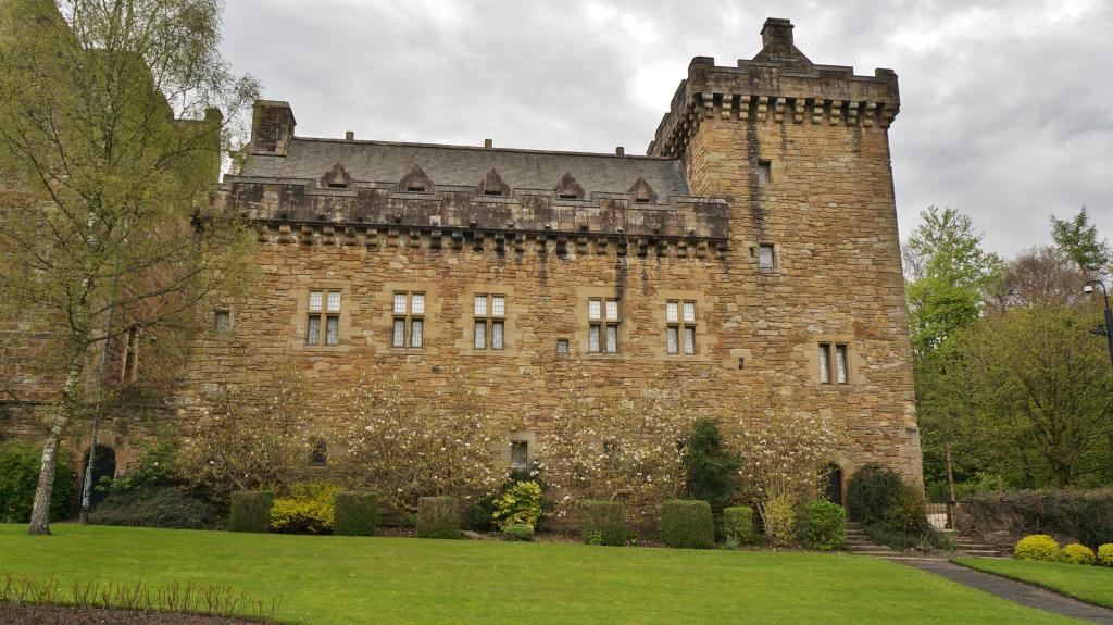 Scotland 2013: 17 May 2013 - Ayr, Dundonald and Dean Castles