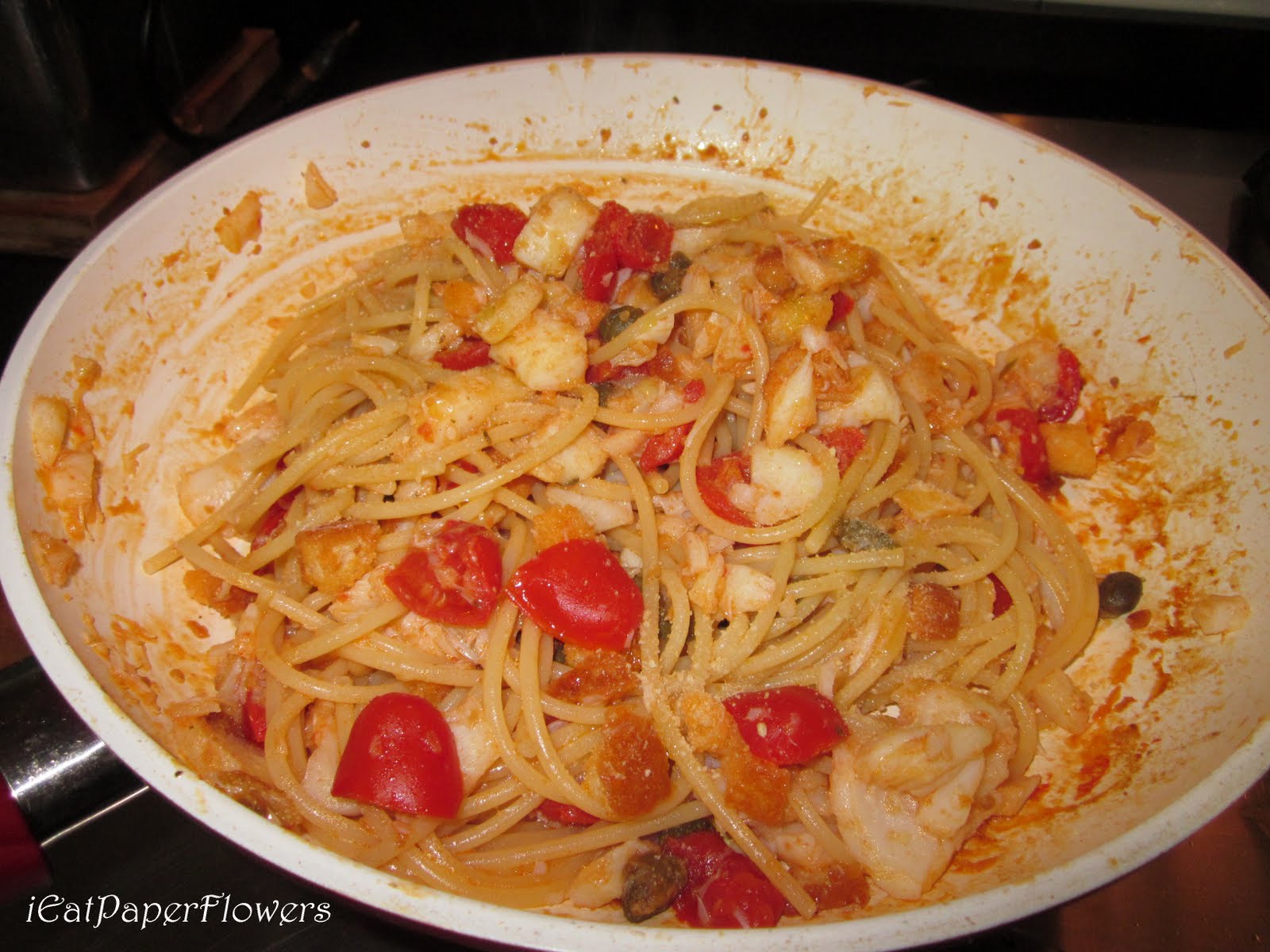 iEatPaperFlowers: Spaghetti con baccalà, pomodori ciliegini e briciole ...