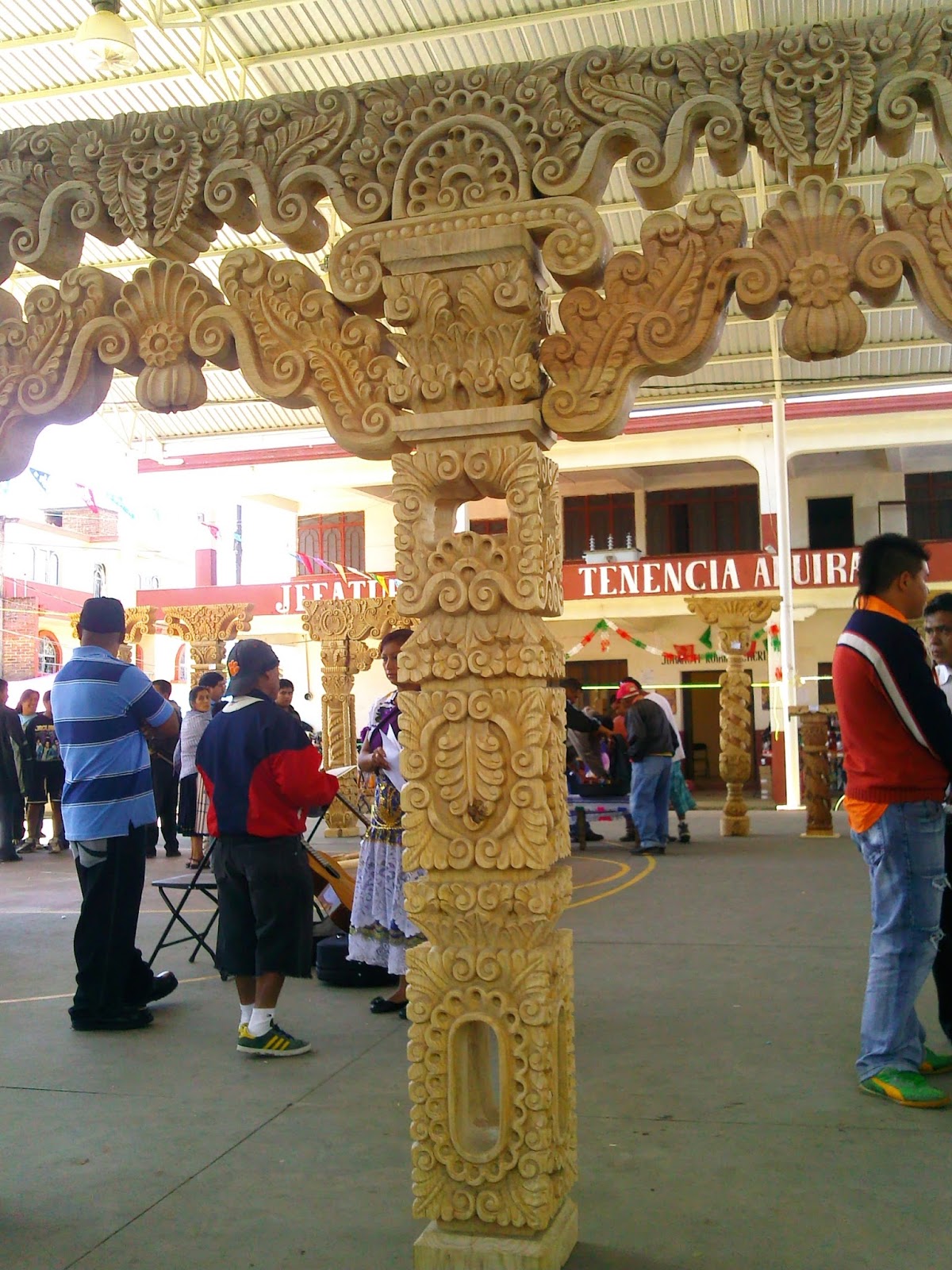 Columnas de Madera Tallada: Columnas de Madera Tallada a Mano y Muebles ...