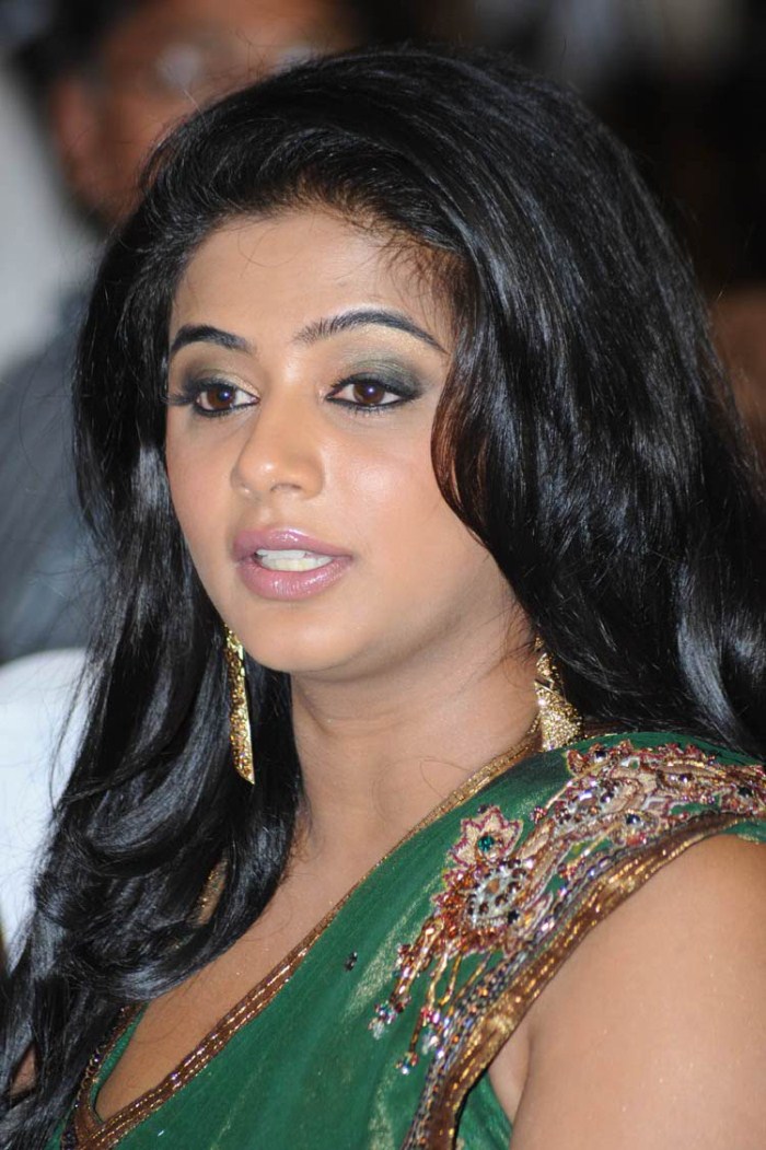 Actress Priyamani Latest saree Stills
