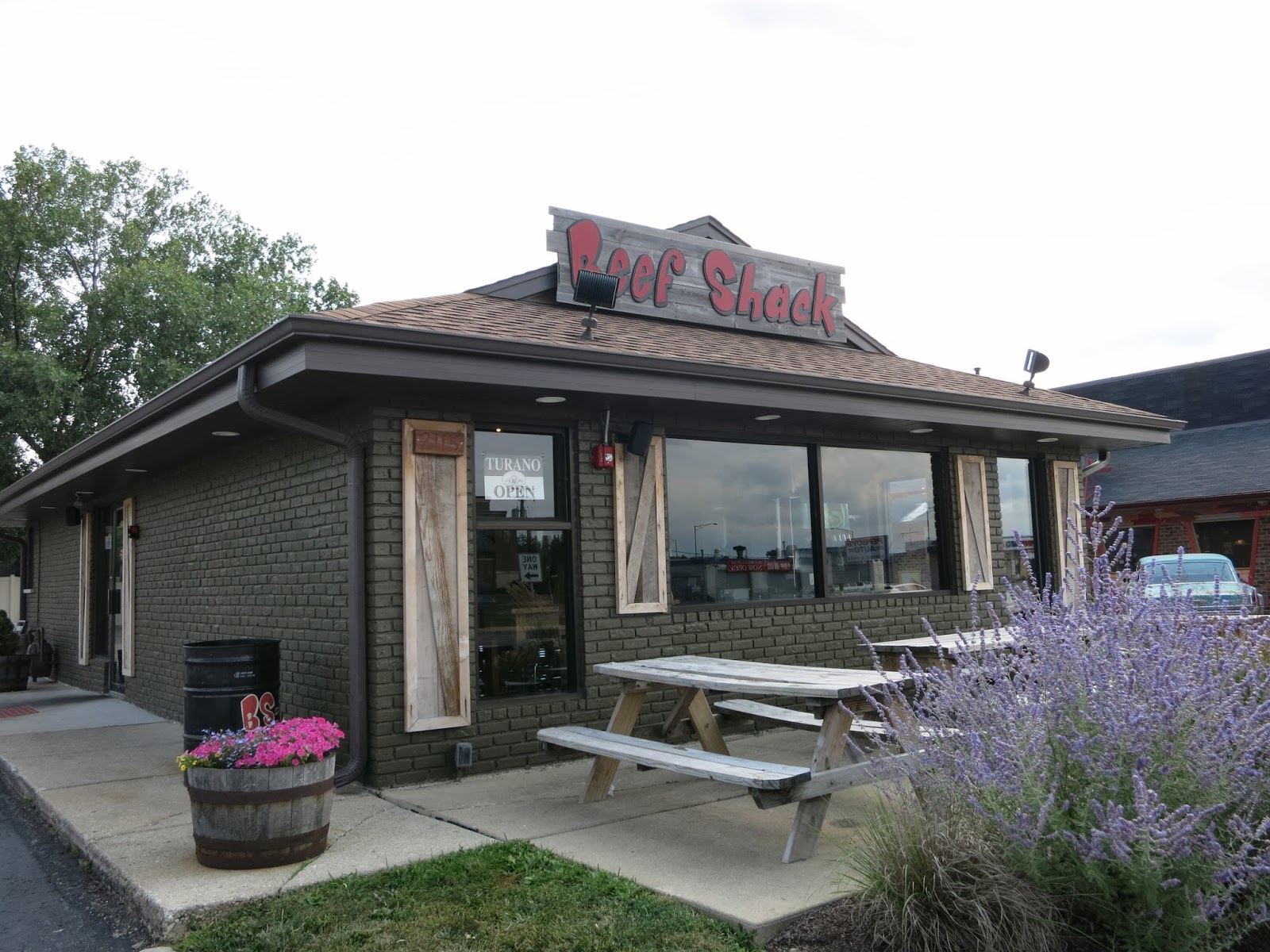 Smokin' Chokin' and Chowing with the King: Beef Shack