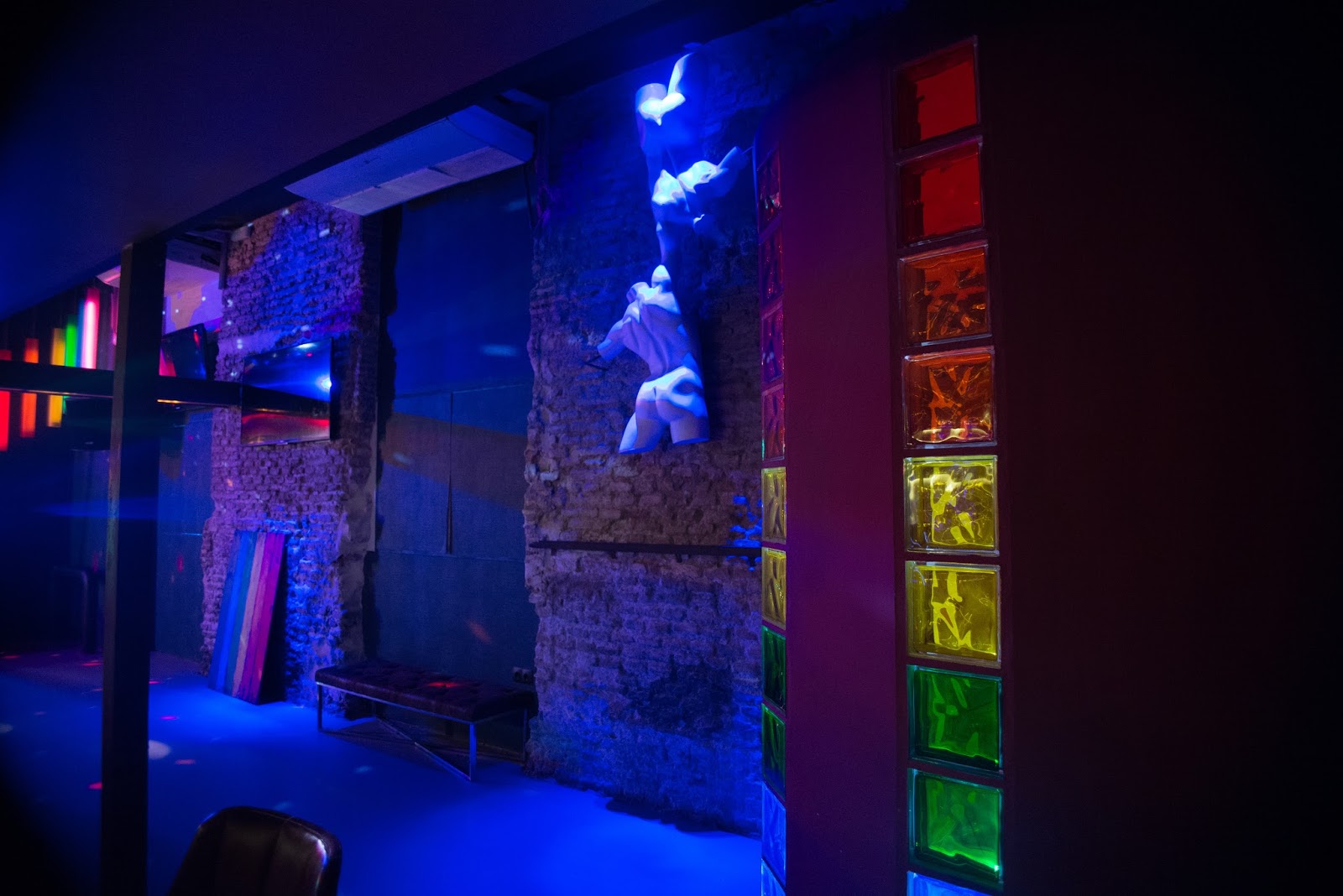 MEN TO MEN Bar: ☆ English