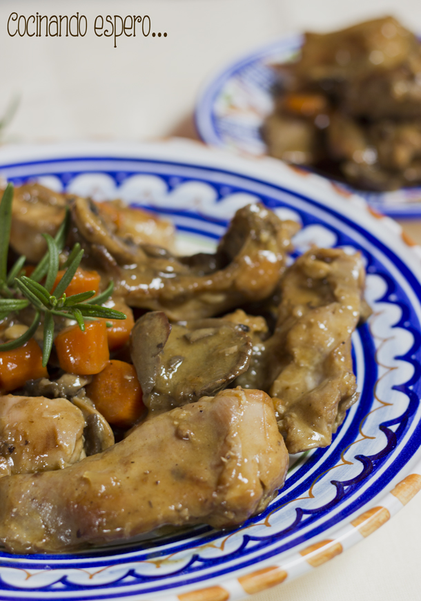 Cocinando espero....: Conejo guisado con champiñones