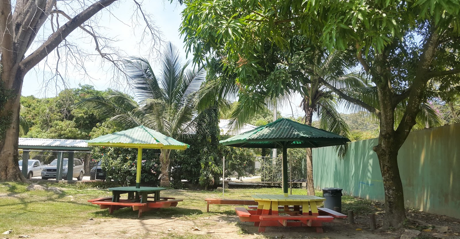 ESCUELA BILINGÜE ROATÁN