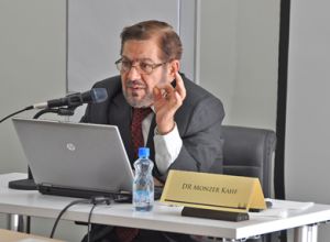 SMART FOUNDATION: Profil Monzer Kahf, Pakar Wakaf Internasional