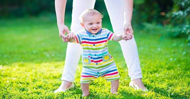 6 Cara Latihan Sederhana Agar Bayi Cepat Berjalan | Bumil Balita