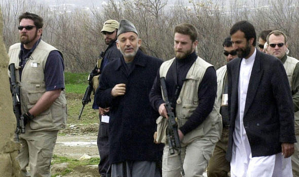 HORN-WATCH: Afghan President Hamid Karzai surrounded by privately-hired ...